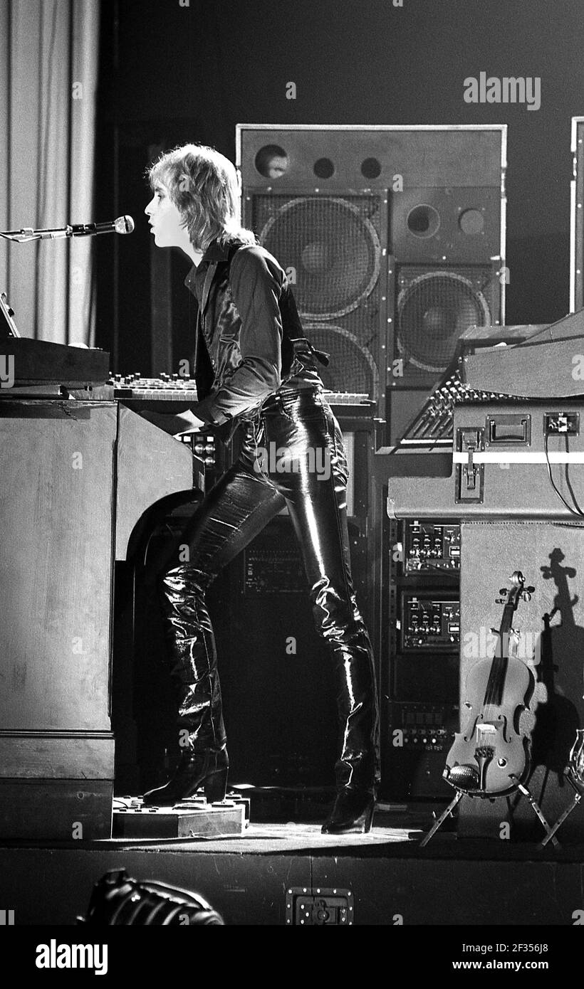 Prog rock keyboard player hi-res stock photography and images - Alamy