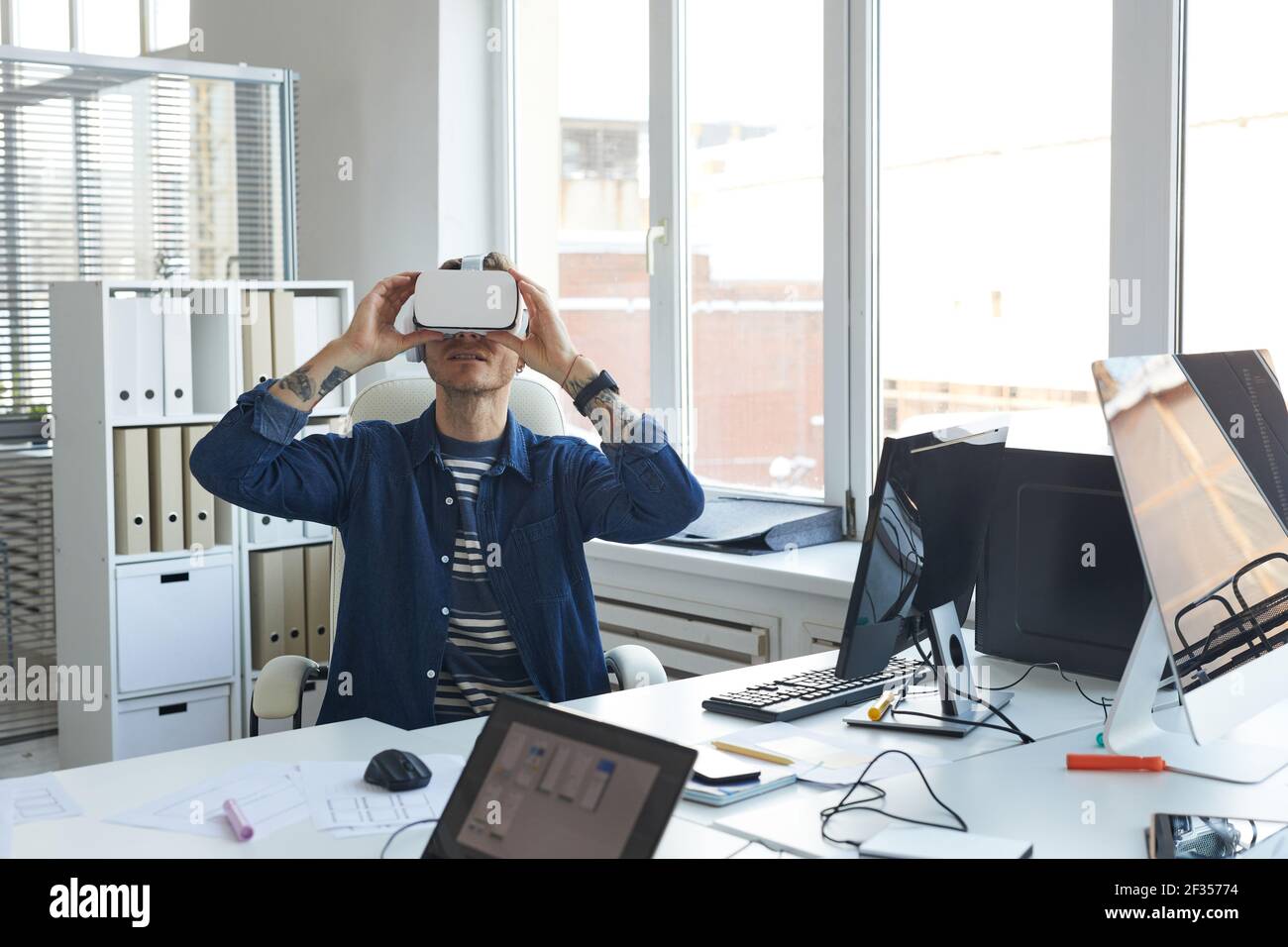 Vr developer wearing headset hi-res stock photography and images - Alamy
