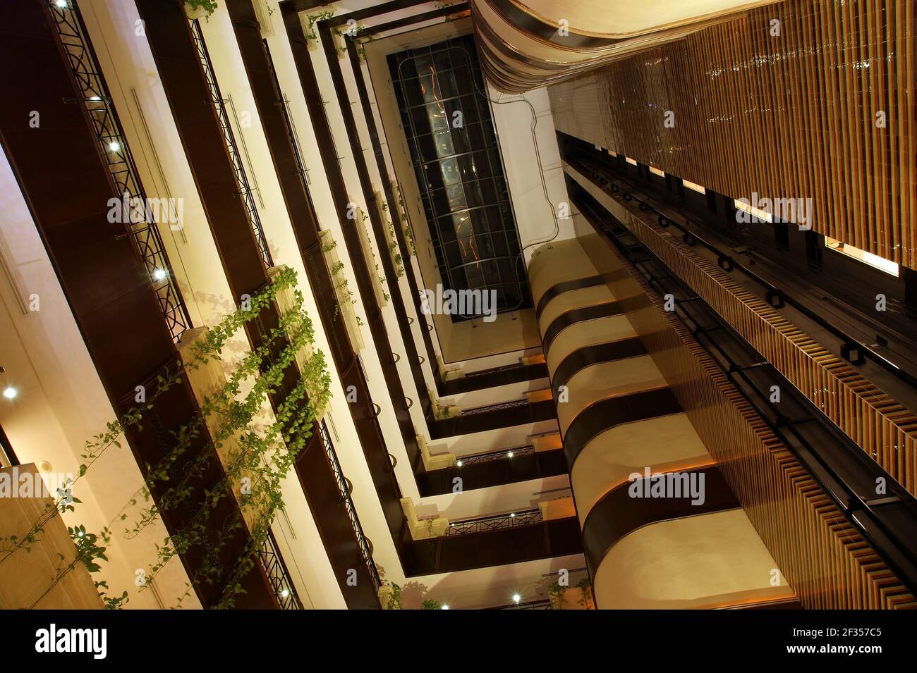 Lobby atrium glass elevator hi-res stock photography and images - Alamy