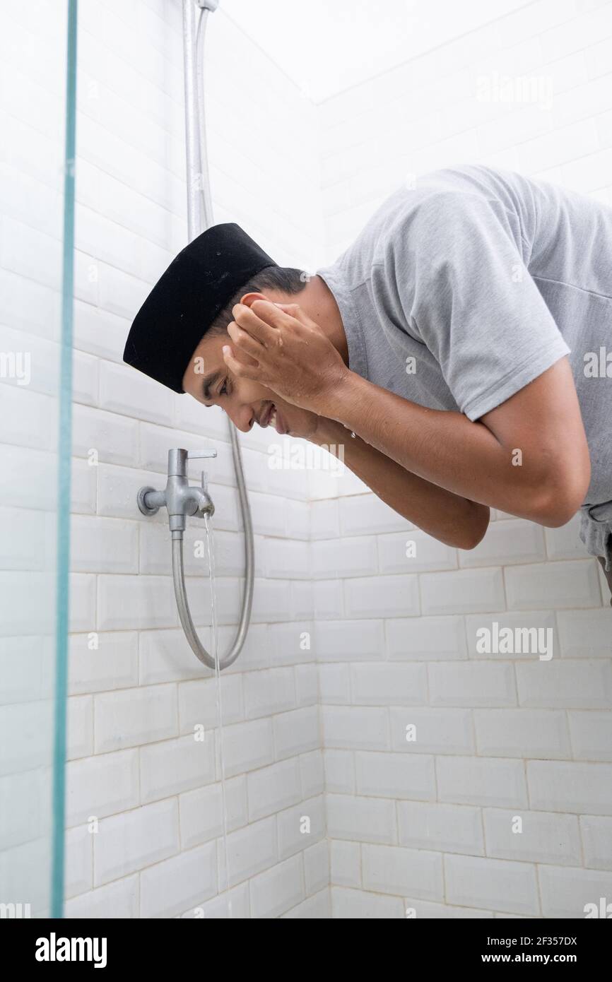 Young Muslim man perform ablution wudhu before prayer at home Stock ...