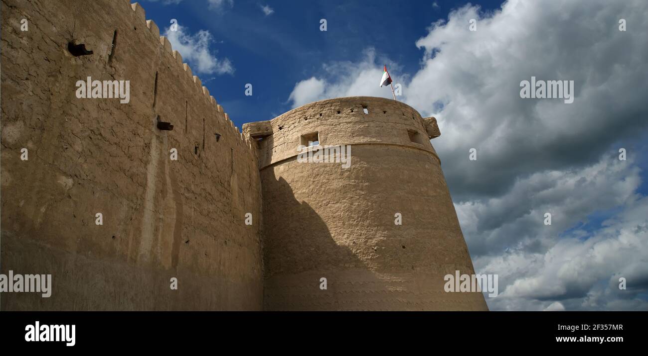 Old dubai photos hi-res stock photography and images - Alamy