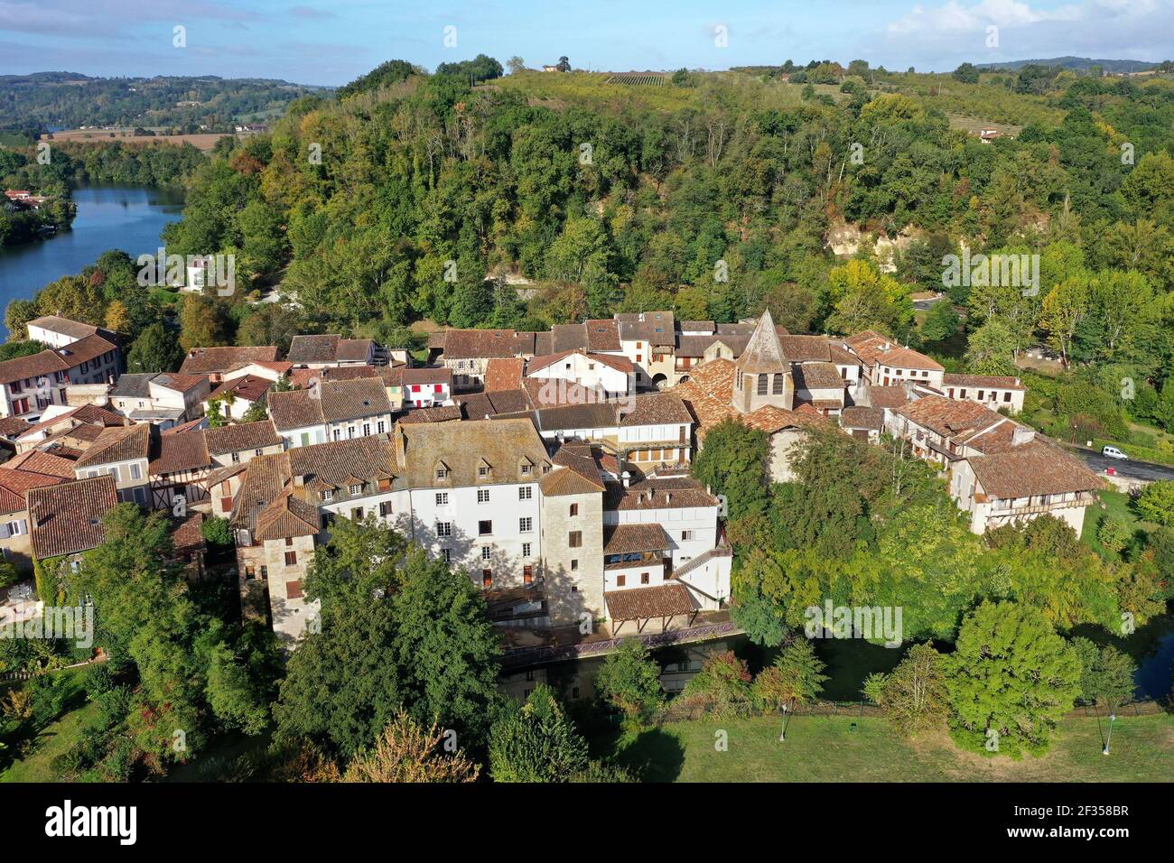 Casseneuil (south-western France): overview of the medieval village at ...