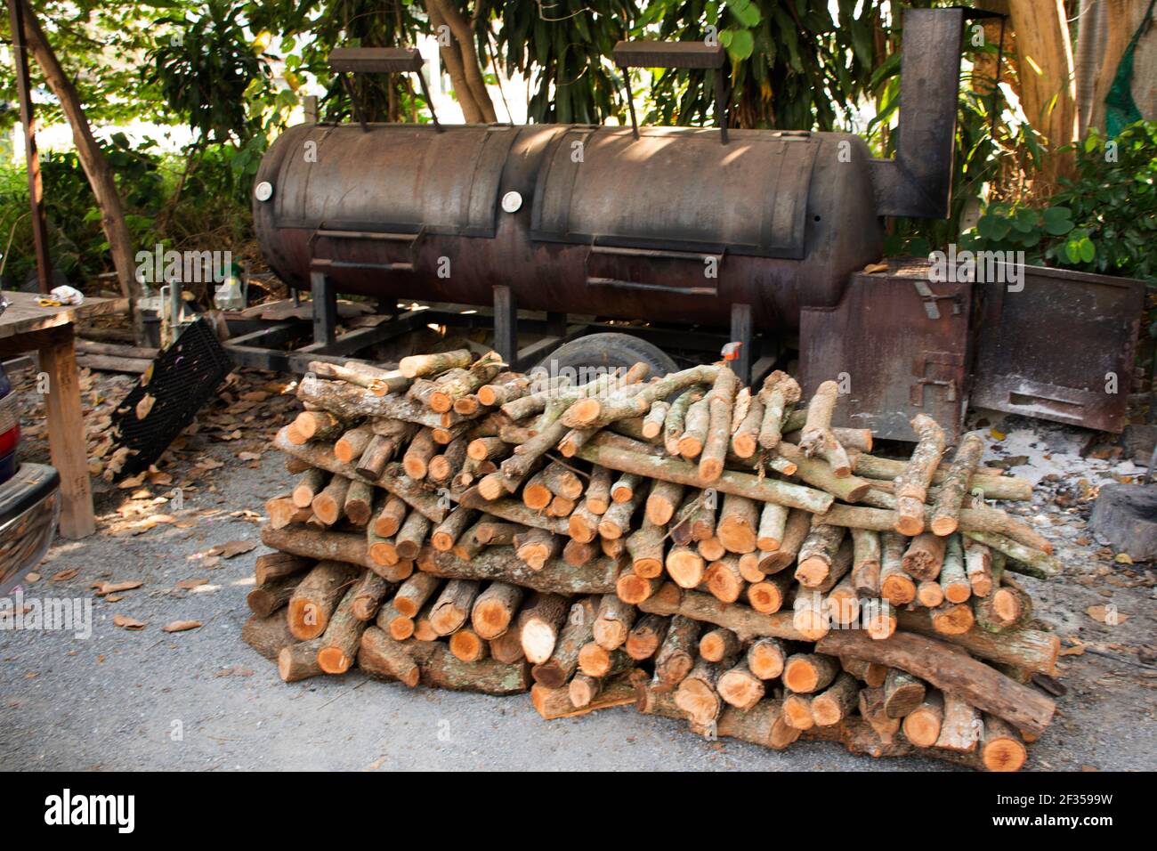 Log smokehouse hi-res stock photography and images - Alamy