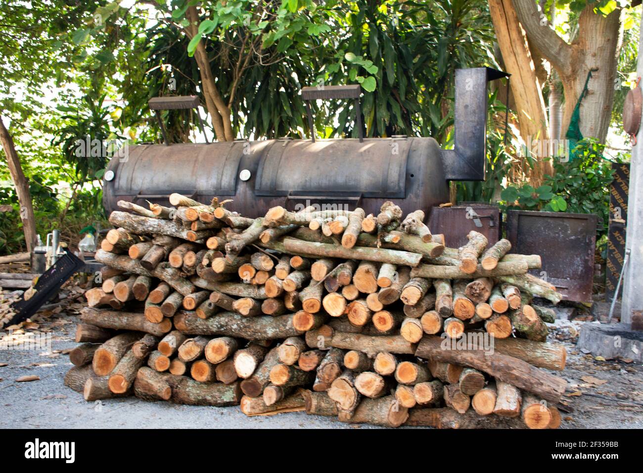 Log smokehouse hi-res stock photography and images - Alamy