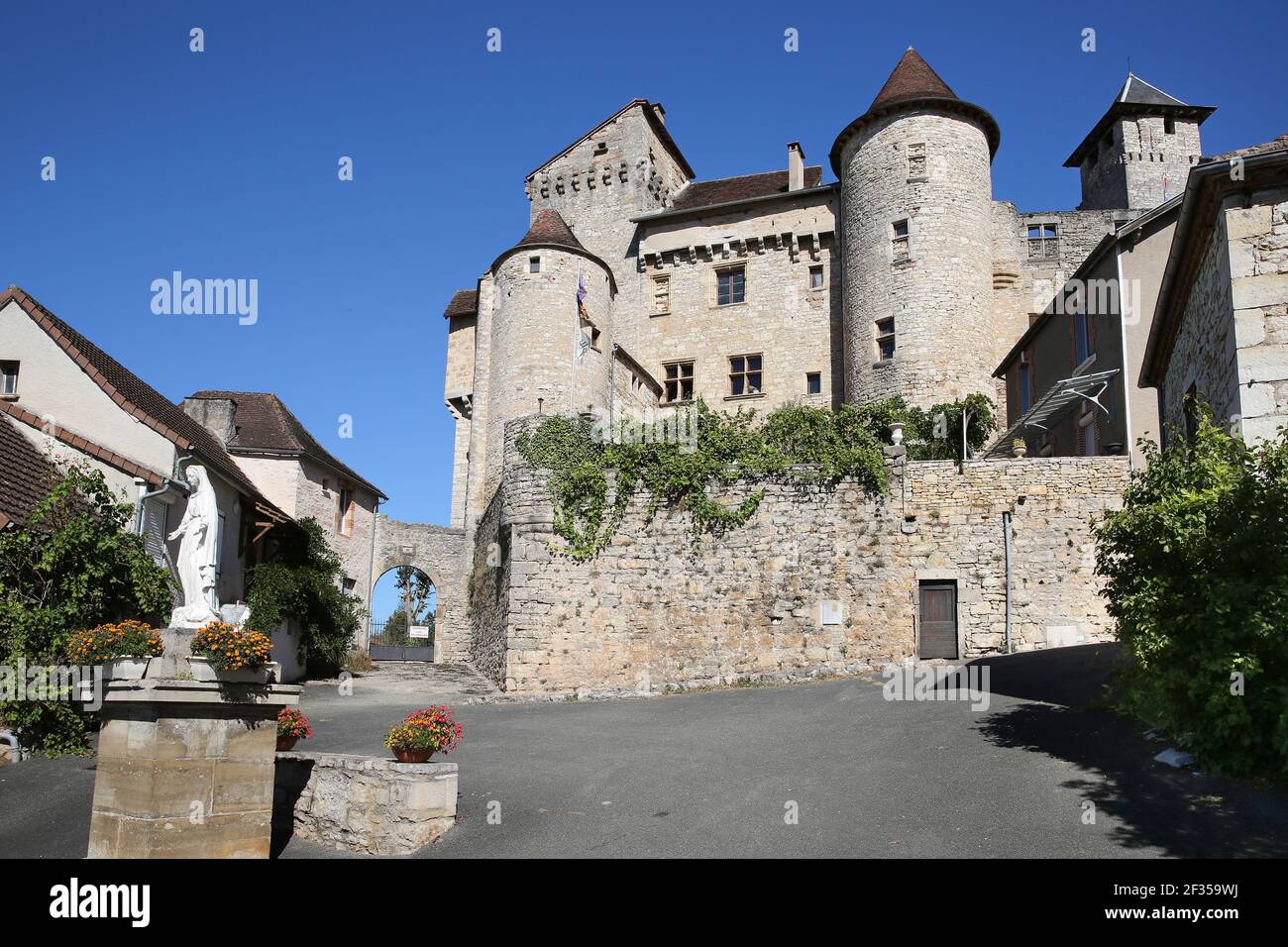 Cajarc village hi-res stock photography and images - Alamy