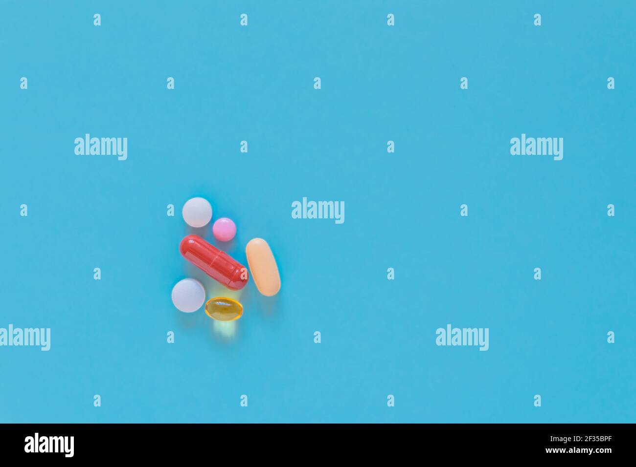 Turquoise capsule hi-res stock photography and images - Alamy