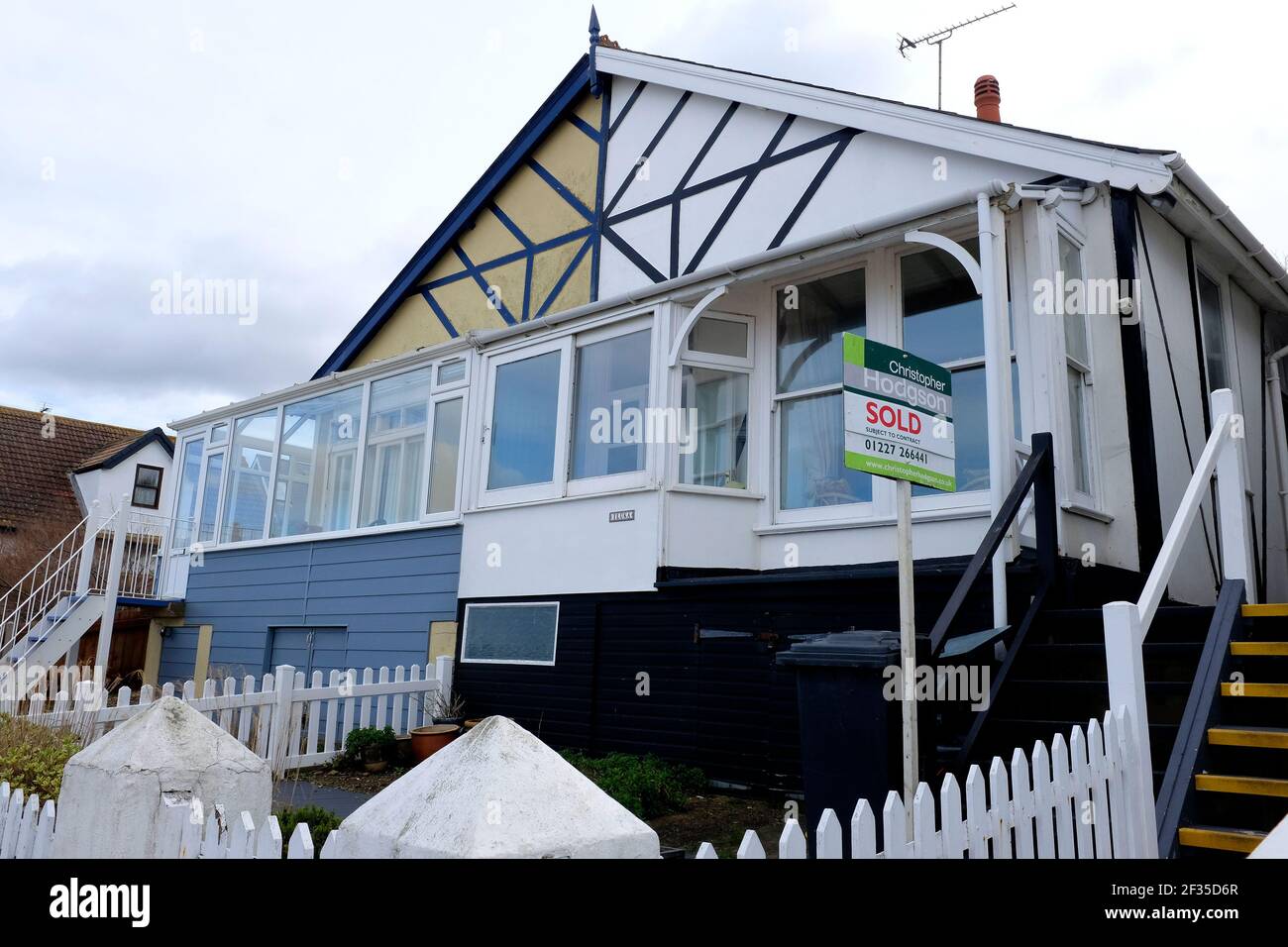 East hampton village hi-res stock photography and images - Alamy