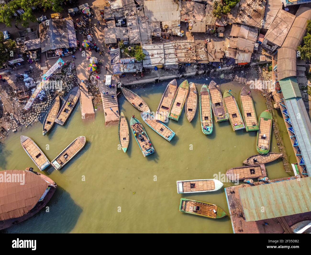 Barishal, Barishal, Bangladesh. 15th Mar, 2021. During a suny mid-day ...