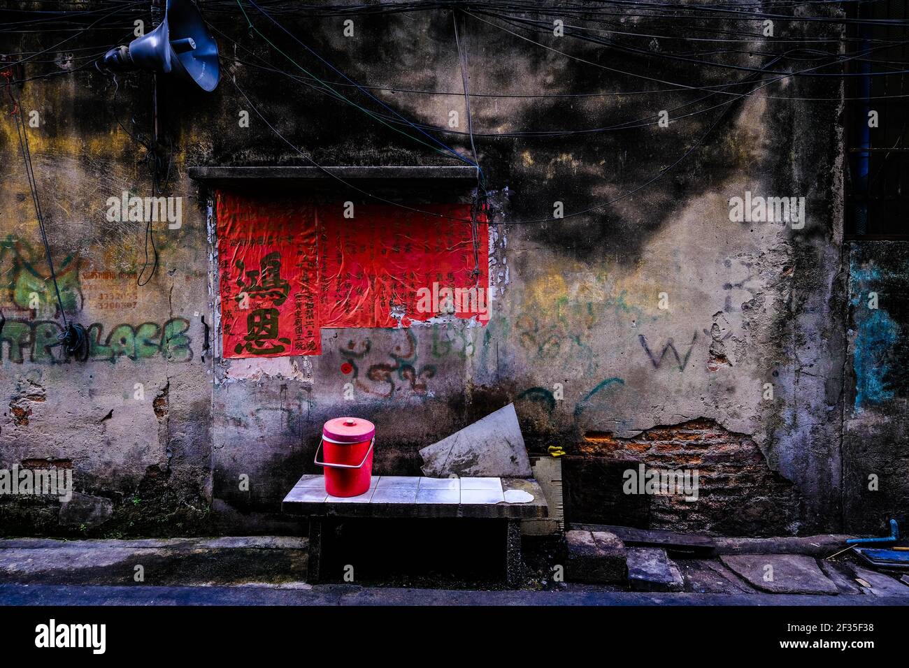 Old alleyway in the Chinatown area of Bangkok, Thailand Stock Photo - Alamy