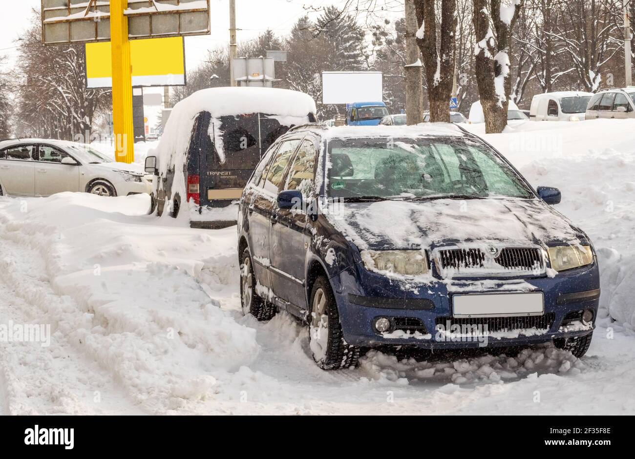 Car stuck in ice hi-res stock photography and images - Alamy