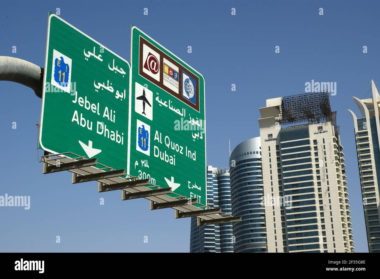 Street sign in Dubai, United Arab Emirates Stock Photo - Alamy