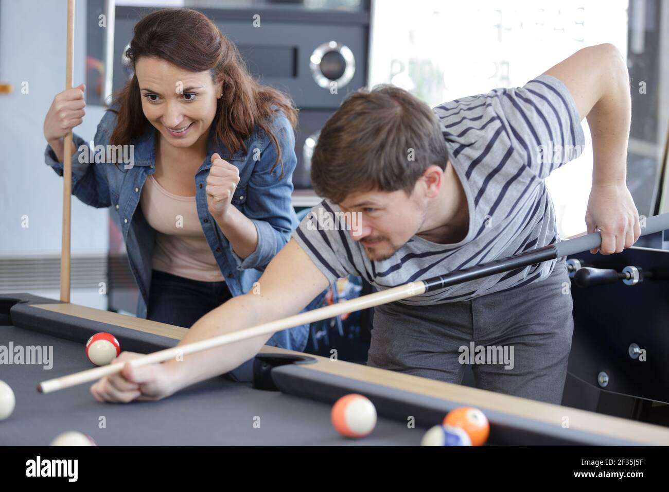Billiard girl hi-res stock photography and images - Alamy