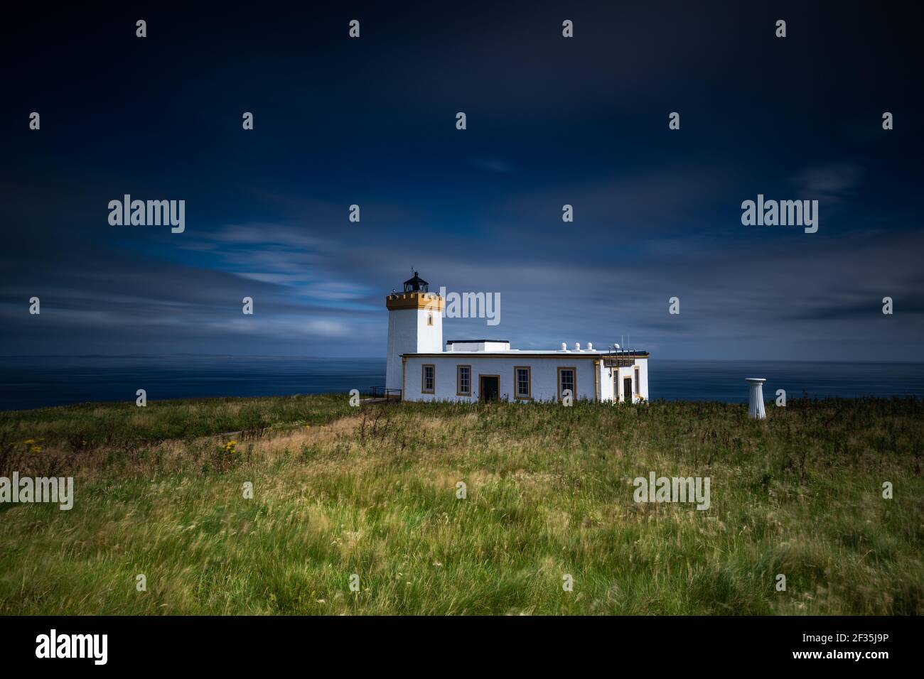 Duncansby Head lighthouse in John o' Groats, Scotland Stock Photo - Alamy