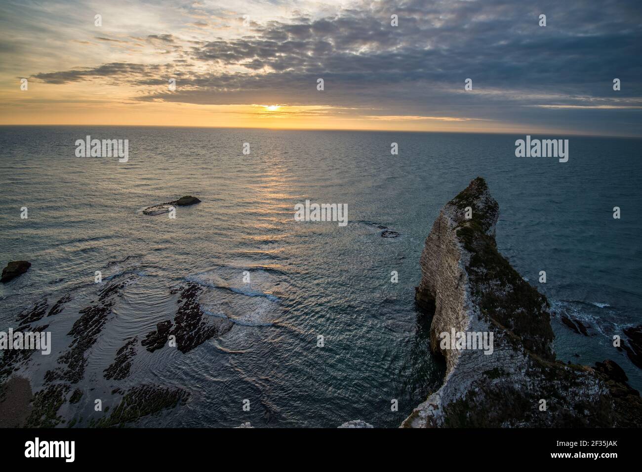 Etretat scenery hi-res stock photography and images - Alamy