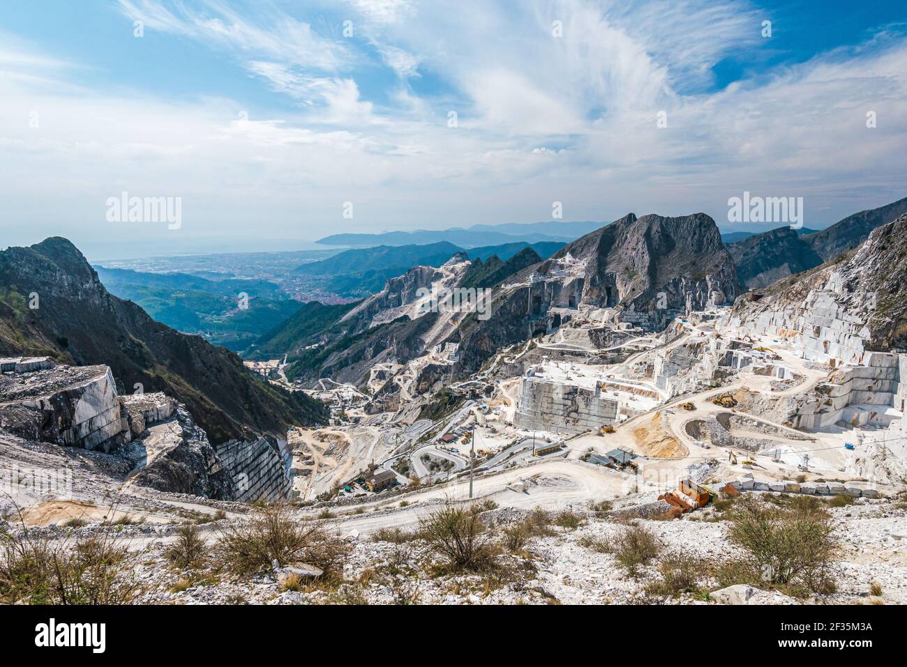 Raw material extraction hi-res stock photography and images - Alamy