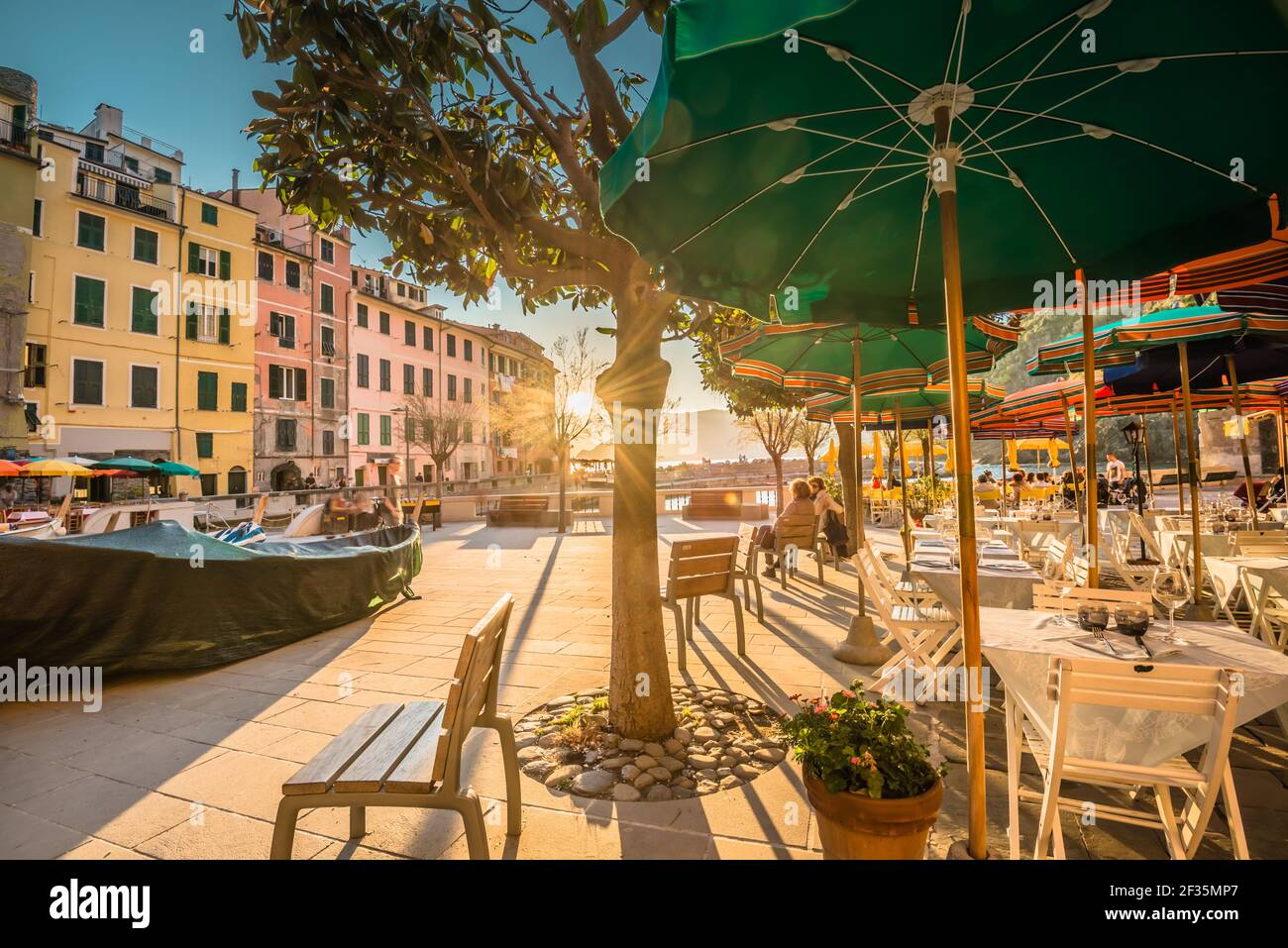 Cinque terre restaurant hi-res stock photography and images - Alamy