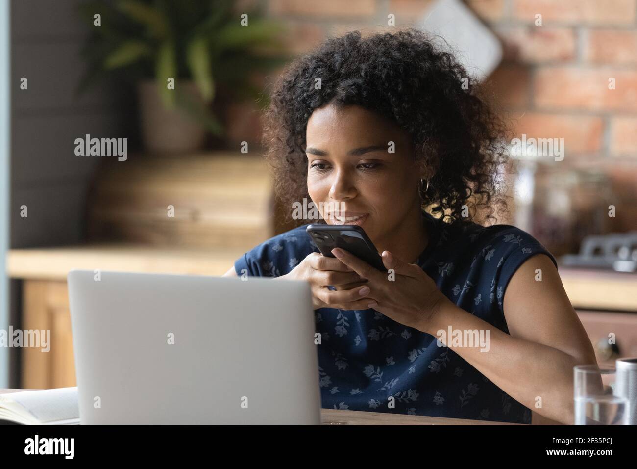 Ai and laptop hi-res stock photography and images - Alamy