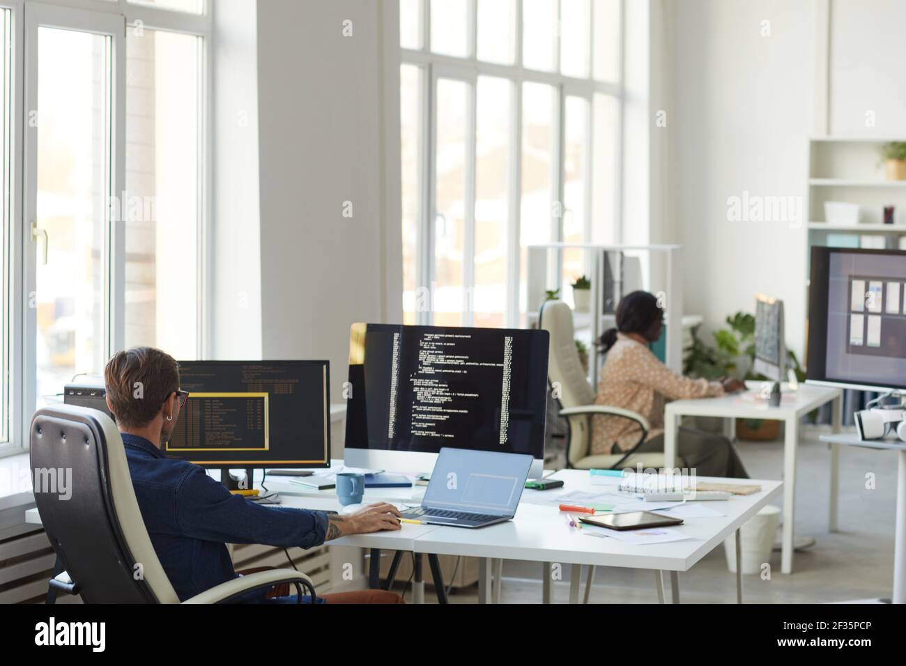 Programmer analyst image hi-res stock photography and images - Alamy