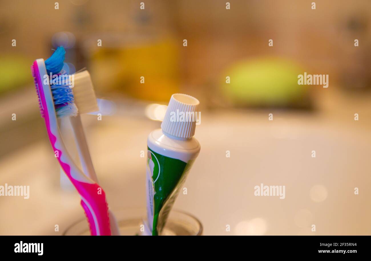 red toothbrush, green toothpaste and white sink 2021 Stock Photo - Alamy