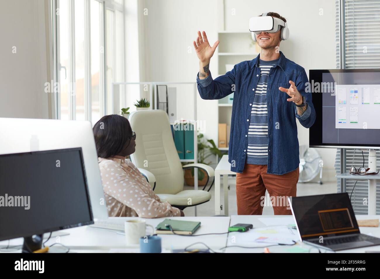 Immersive reality hi-res stock photography and images - Alamy
