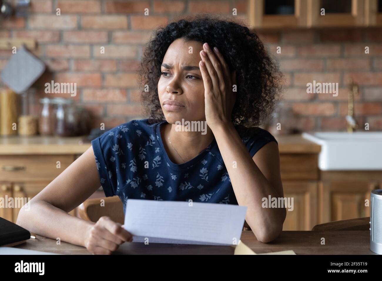 Teenage girl looking upset confused hi-res stock photography and images ...