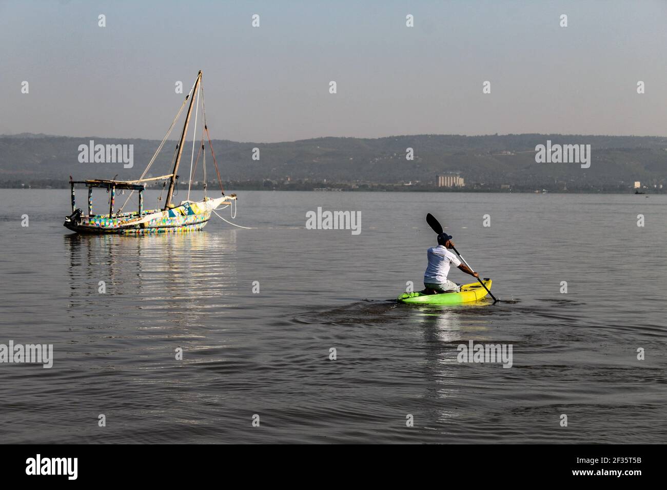 Co flipflopi boat builder hi-res stock photography and images - Alamy