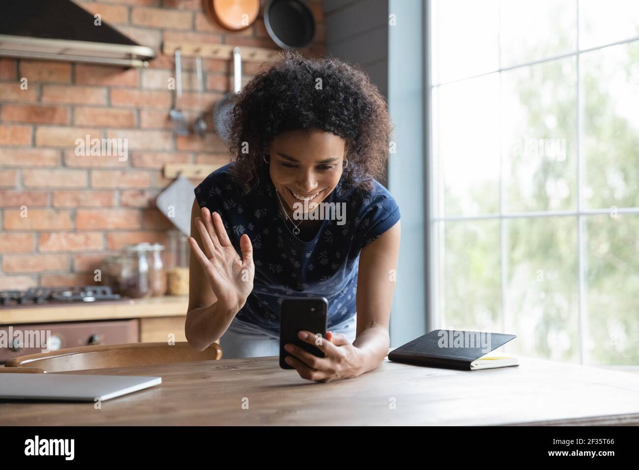 African camera phone teen hi-res stock photography and images - Alamy