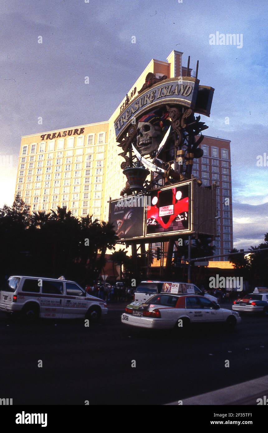 Caesars palace 2000 hi-res stock photography and images - Alamy