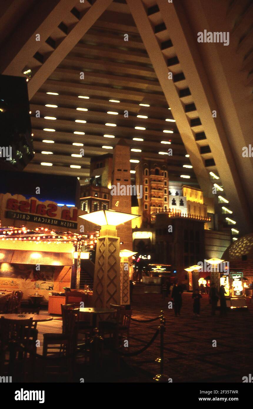 Caesars palace 2000 hi-res stock photography and images - Alamy