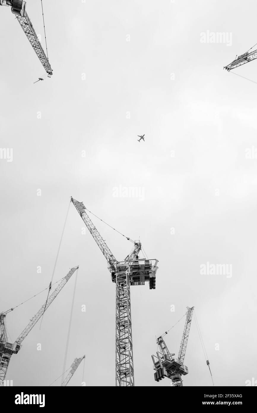 Crane lifting Black and White Stock Photos & Images - Alamy