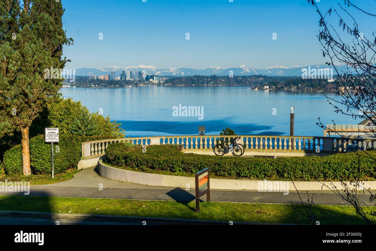 Skyline in bellevue hi-res stock photography and images - Alamy