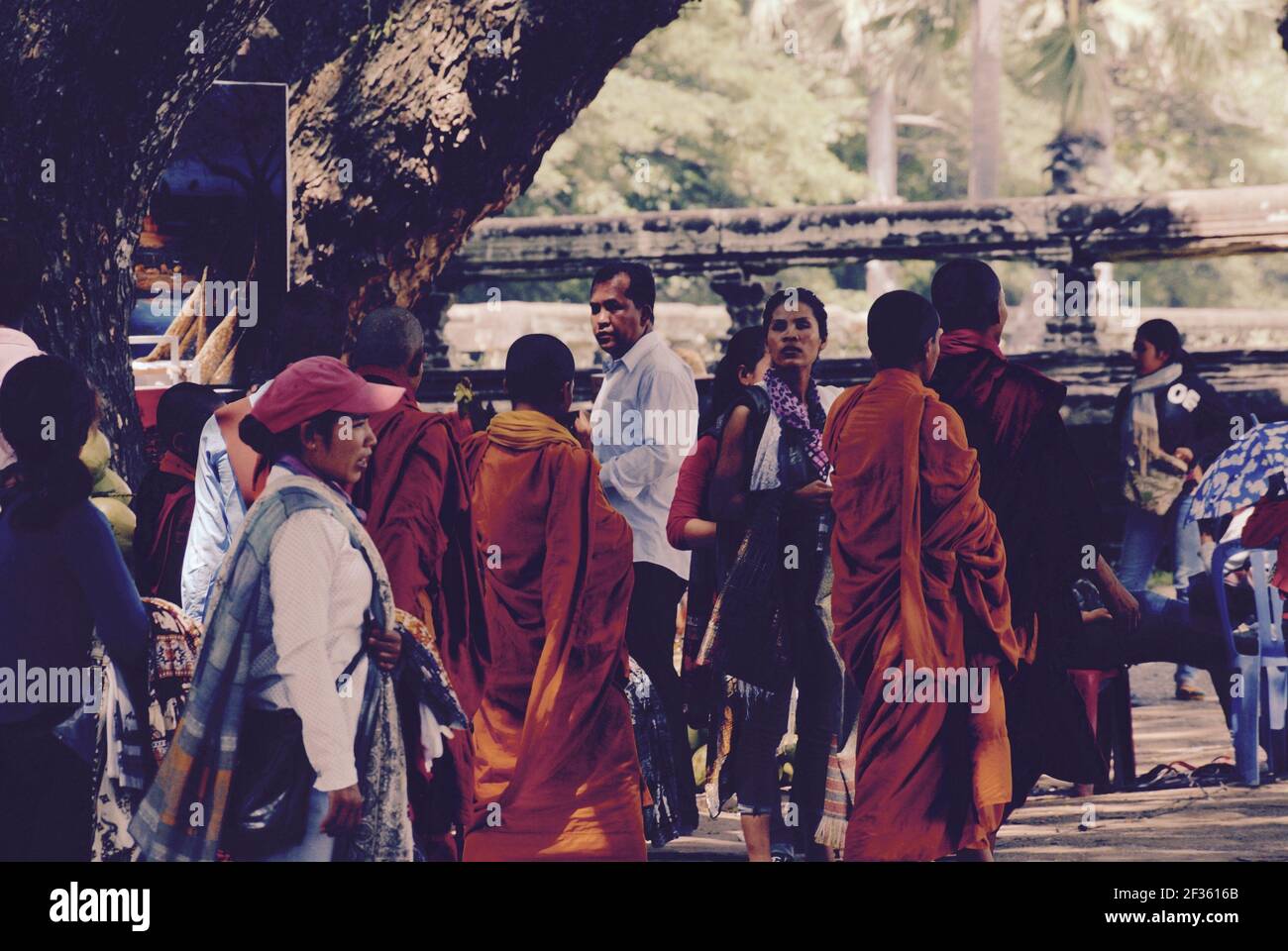 Monks and religion hi-res stock photography and images - Alamy