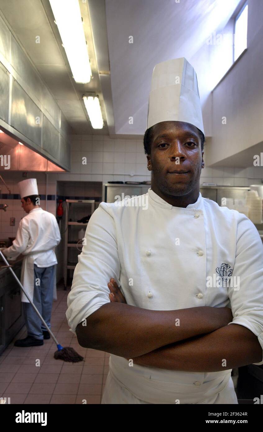 MARK JACKMAN CHEF AT THE CARLTON CLUB.23/4/04 PILSTON Stock Photo - Alamy