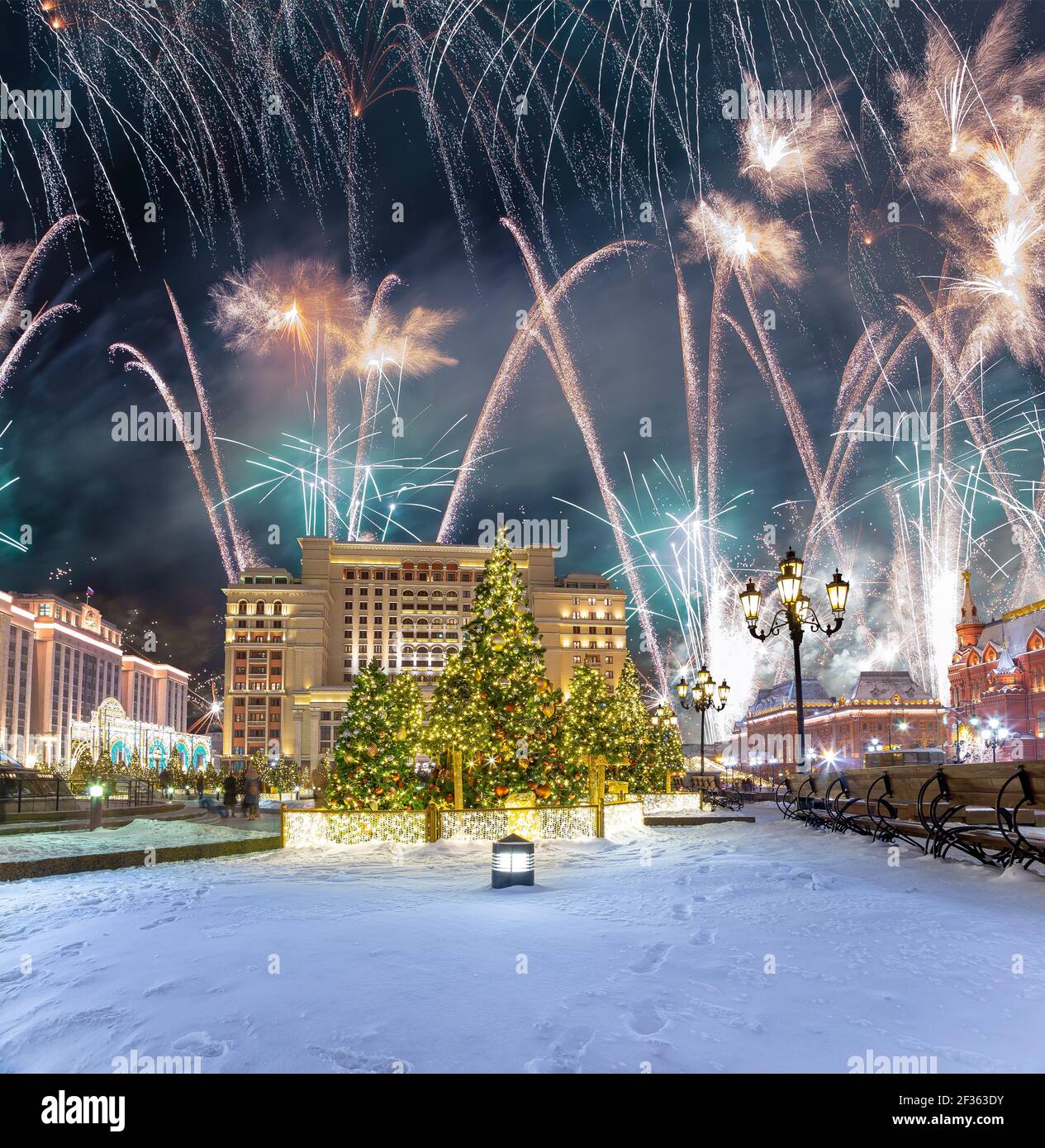 Red square moscow view hotel national hi-res stock photography and images - Alamy