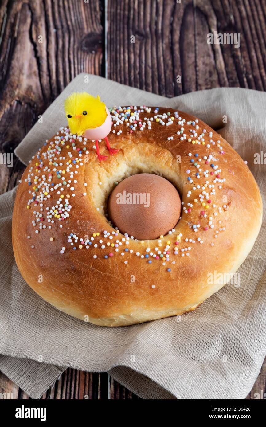 Mona traditional spanish cake hi-res stock photography and images - Alamy