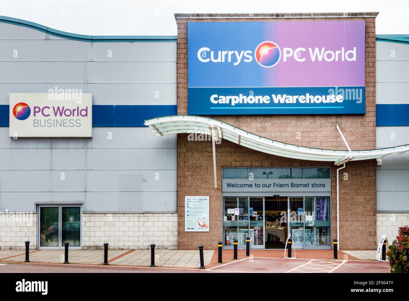Currys computer shop hi-res stock photography and images - Alamy