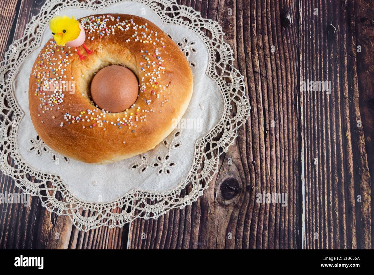Mona traditional spanish cake hi-res stock photography and images - Alamy
