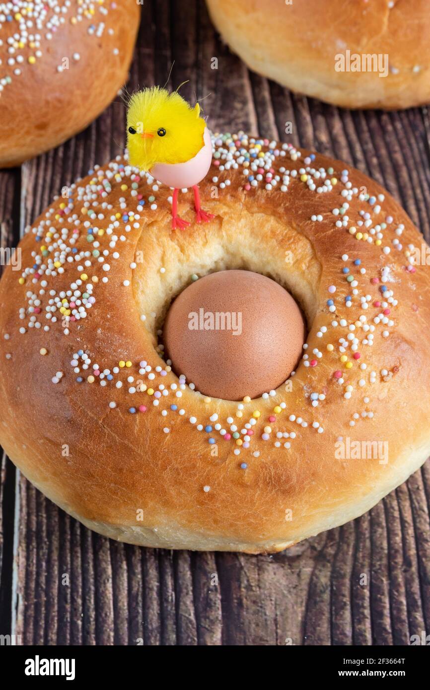 Mona traditional spanish cake hi-res stock photography and images - Alamy