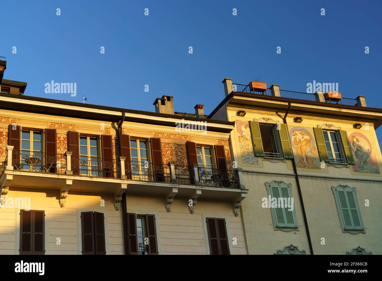 Lake como historic center hi-res stock photography and images - Alamy