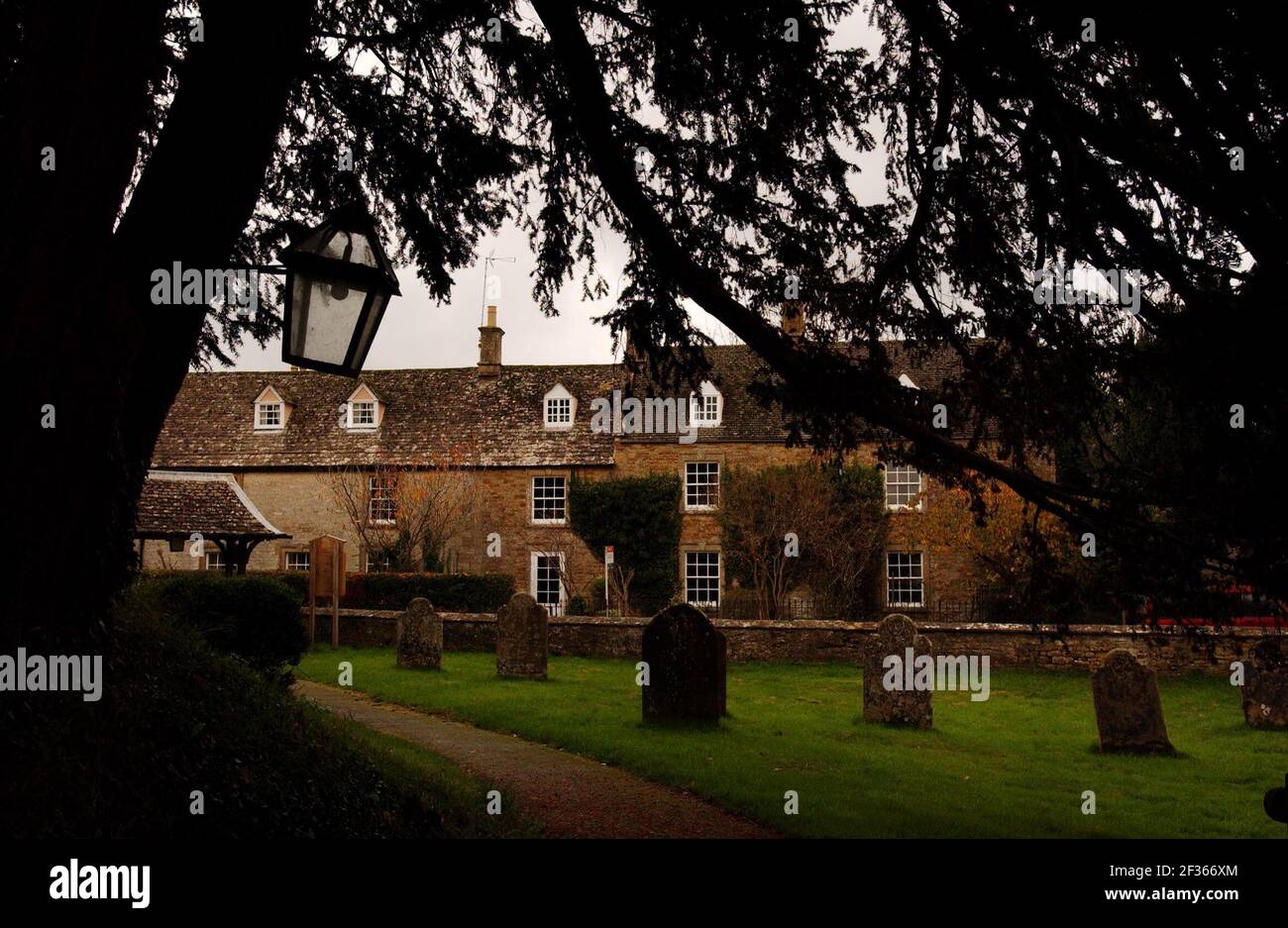 THE OXFORDSHIRE VILLAGE OF KINGHAM,VOTED VILLAGE OF THE YEAR 2004.10/11 ...