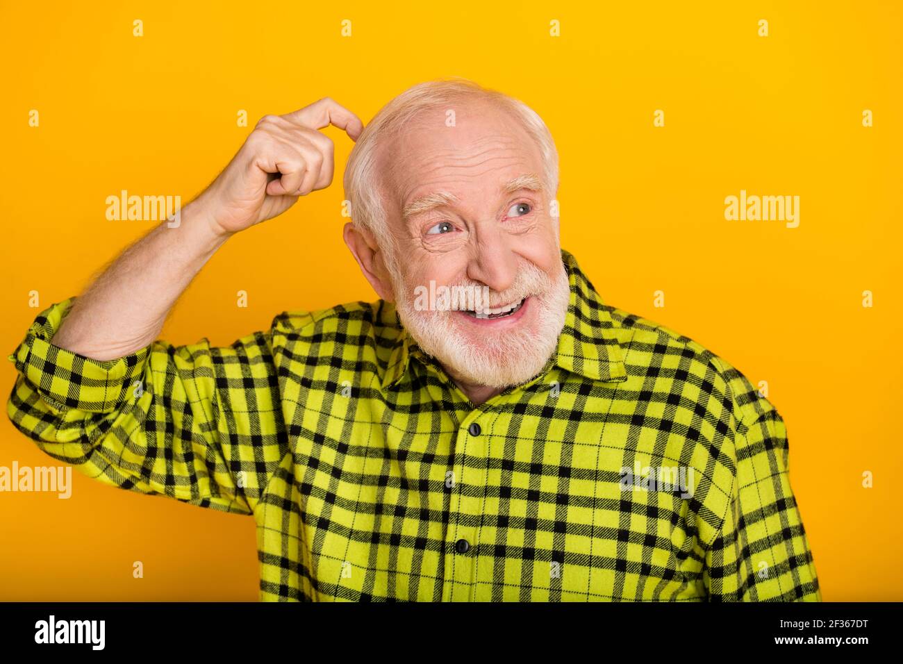 Photo of old man pensioner finger touch head try to remember forget bad ...