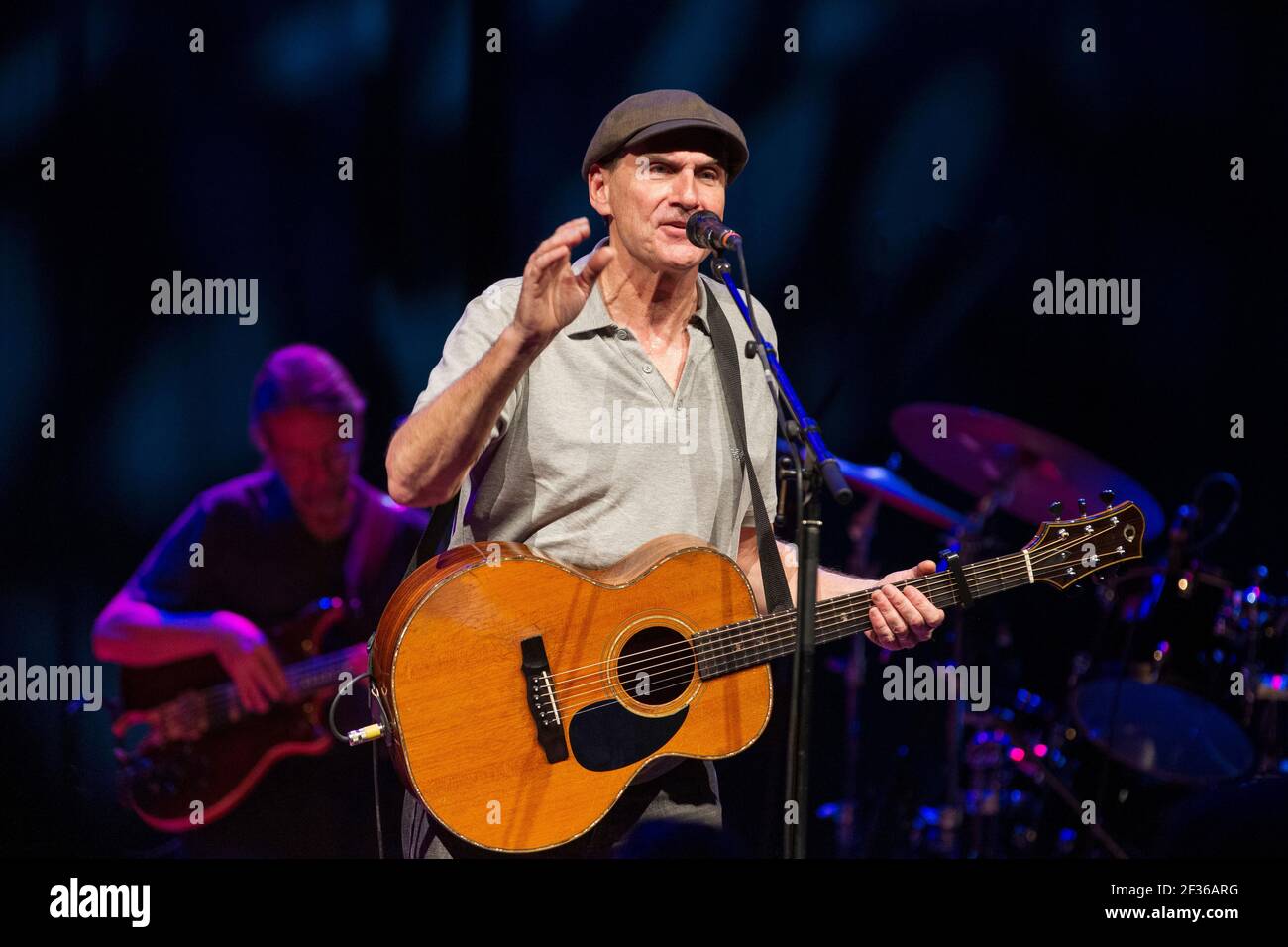 Singer james taylor hi-res stock photography and images - Alamy