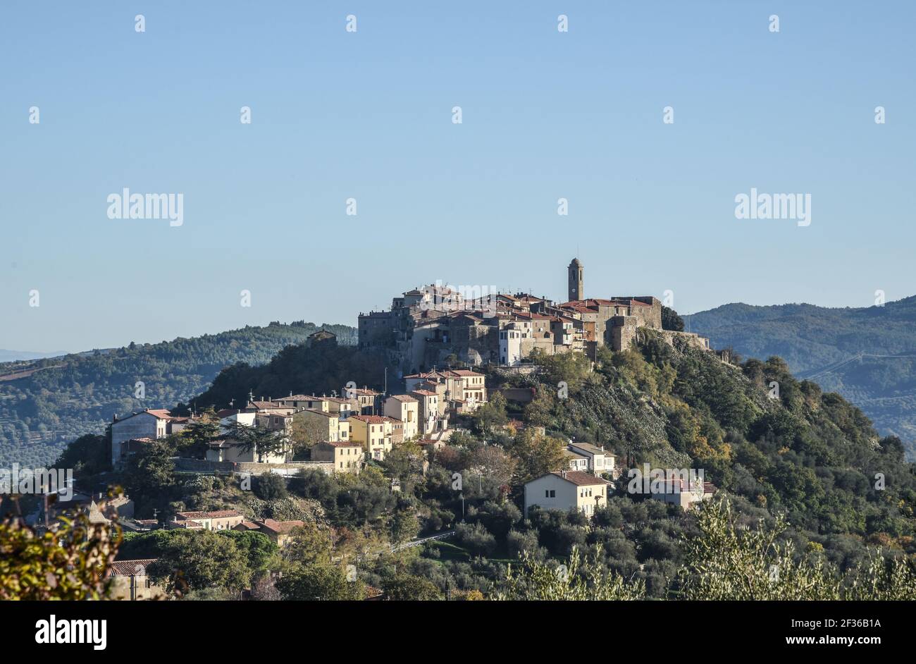 Il paesino di Montegiovi Stock Photo - Alamy