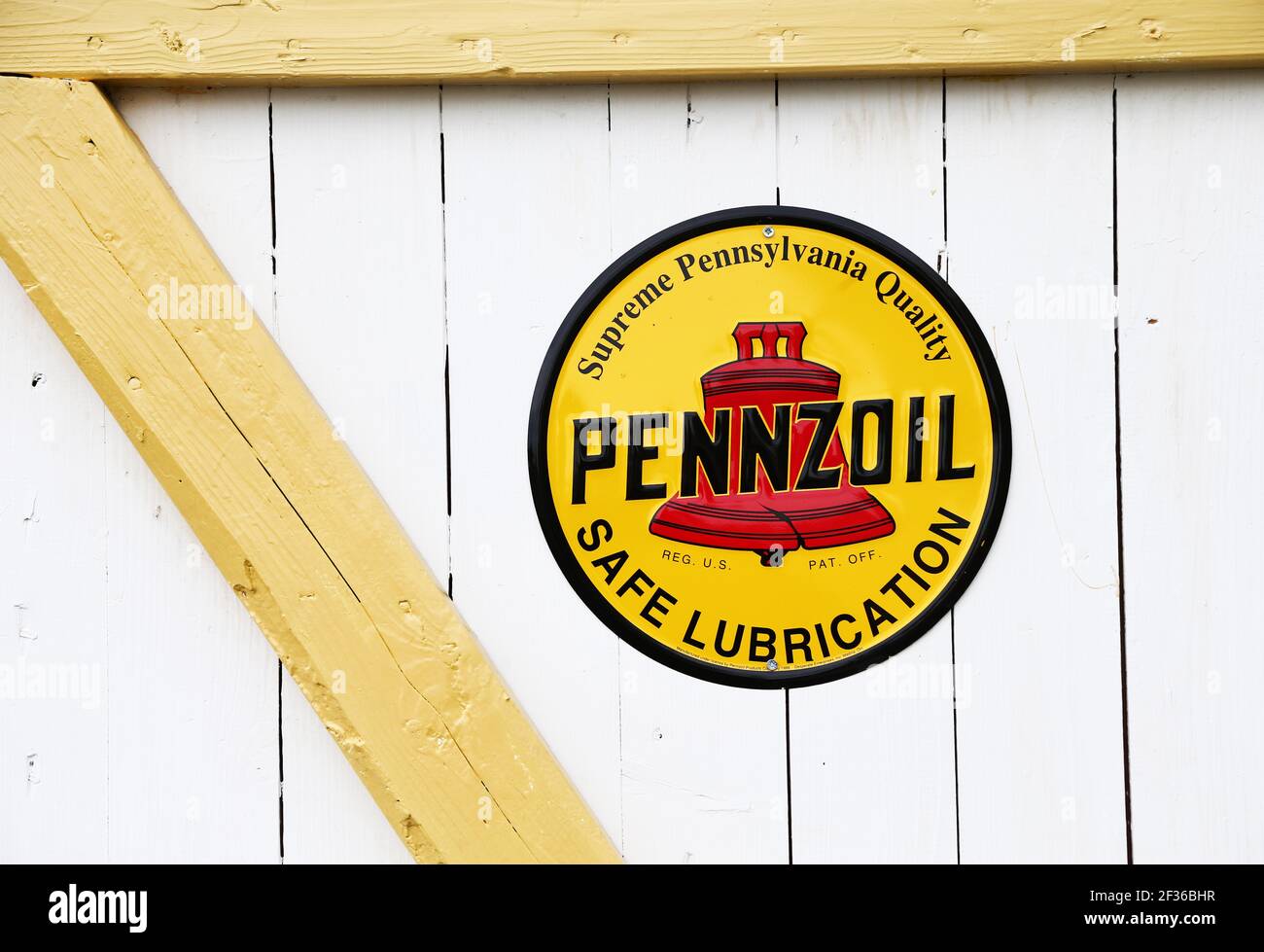Pennzoil emblem hi-res stock photography and images - Alamy