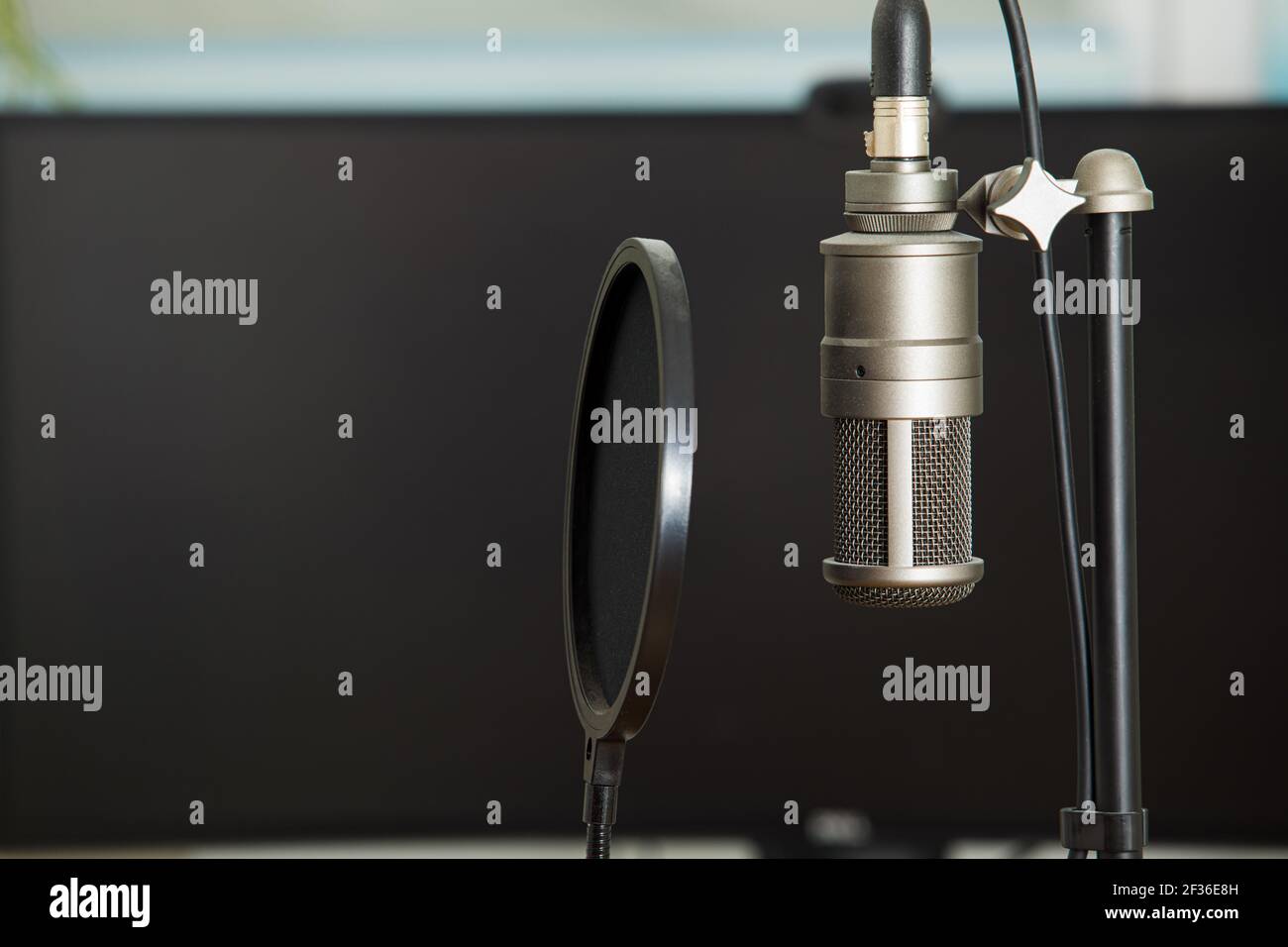 Recording quality hi-res stock photography and images - Alamy