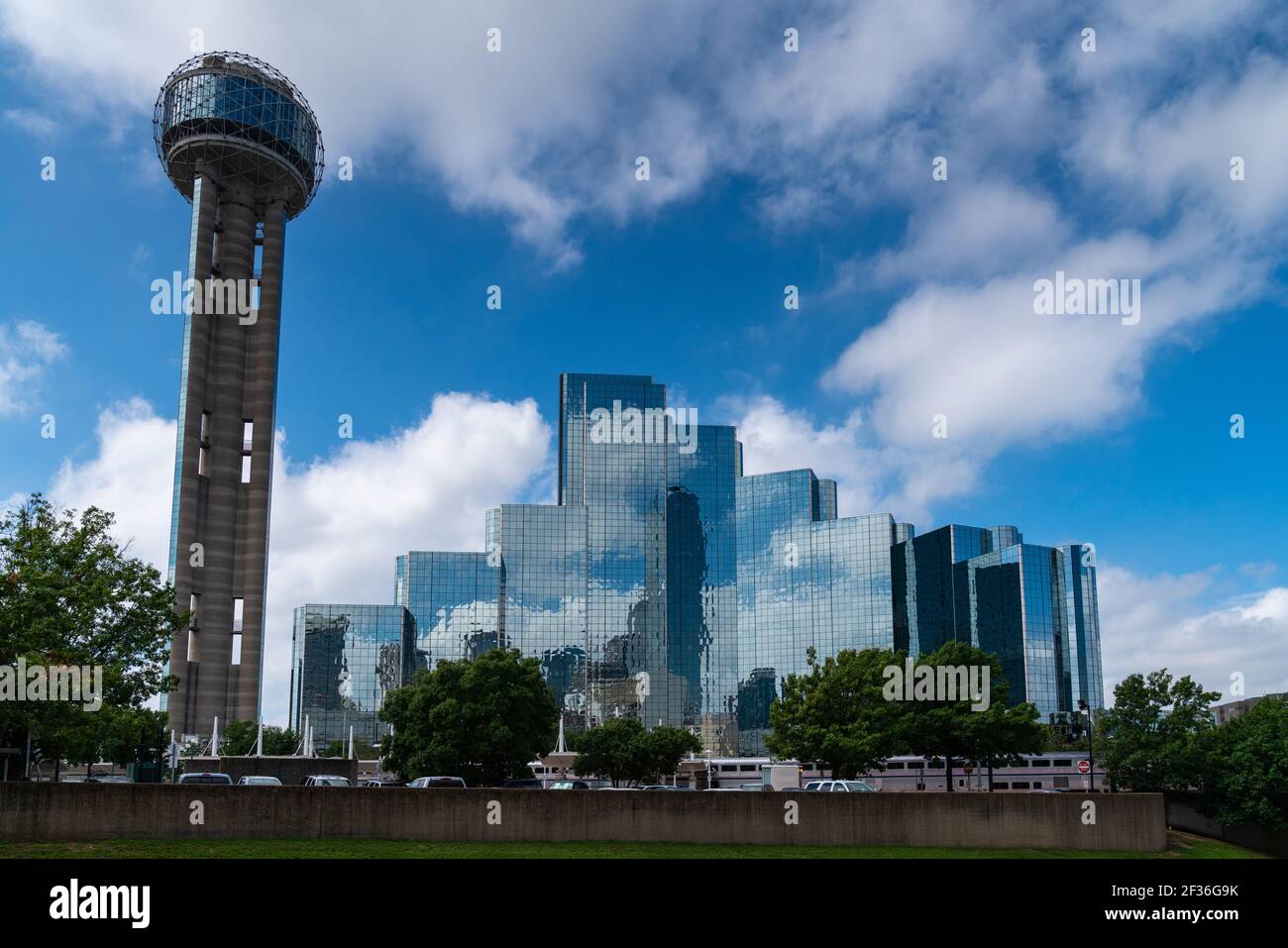 Skyline reunion tower hi-res stock photography and images - Alamy