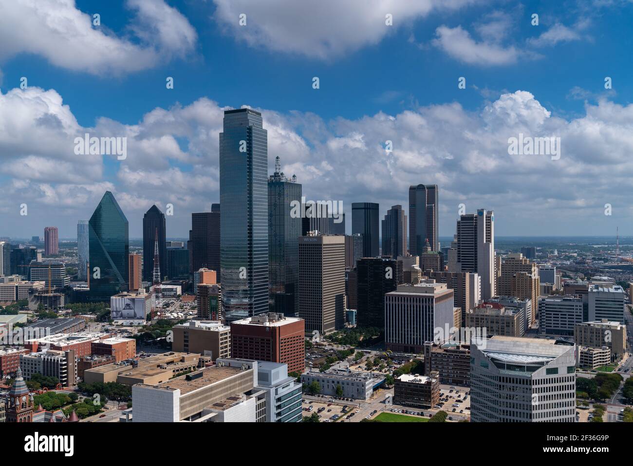 Dallas skyline day view hi-res stock photography and images - Alamy
