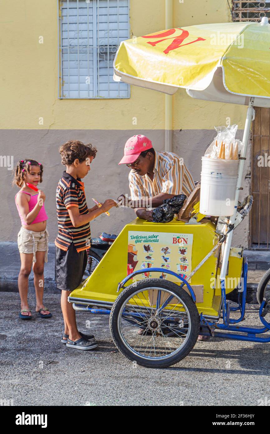 Children from santo domingo hi-res stock photography and images - Alamy
