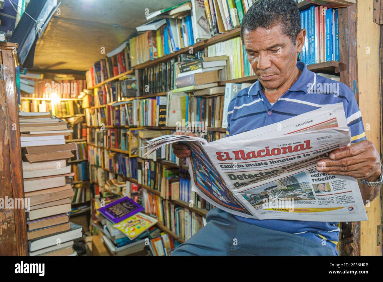 Reading newspaper el nacional spanish language hi-res stock photography ...