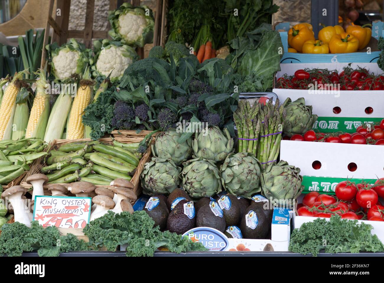 vegetables on a market stall Stock Photo - Alamy